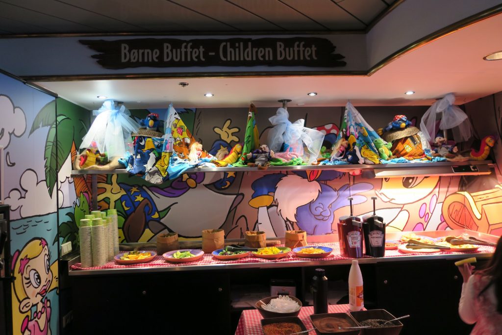Fristende barnebuffet skaper matglade barn hos DFDS